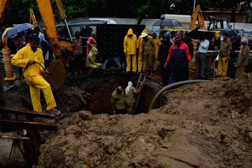 BMC workers repair Charni Road water pipeline