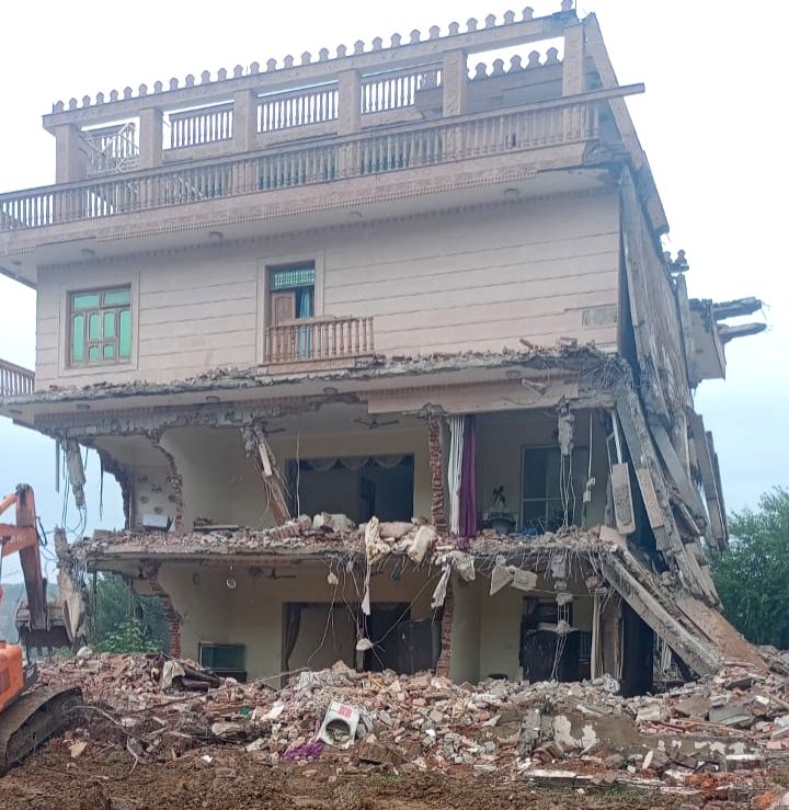 Free photo : Built on Agriculture land, MCM demolish gangster Sube ...