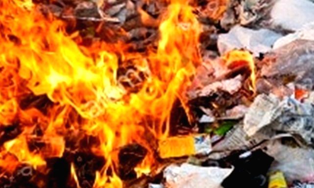 Burning plastic waste worsens pollution situation in west UP
