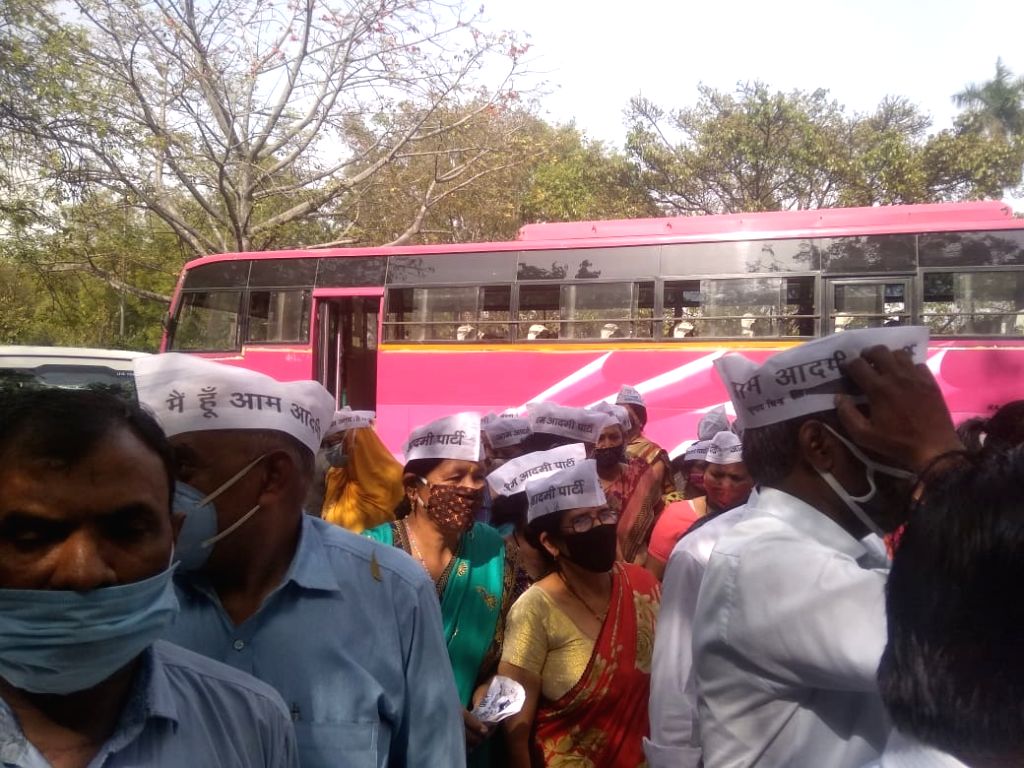 Free Photo: Buses carrying AAP workers from different constituencies