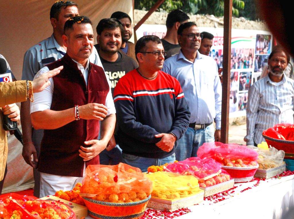 Businessman Robert Vadra celebrates Congress General Secretary and his ...