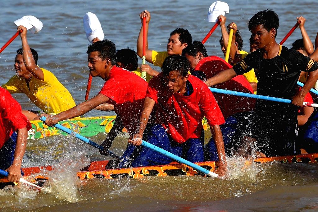 Free Photo :Cambodia celebrates Water Festival