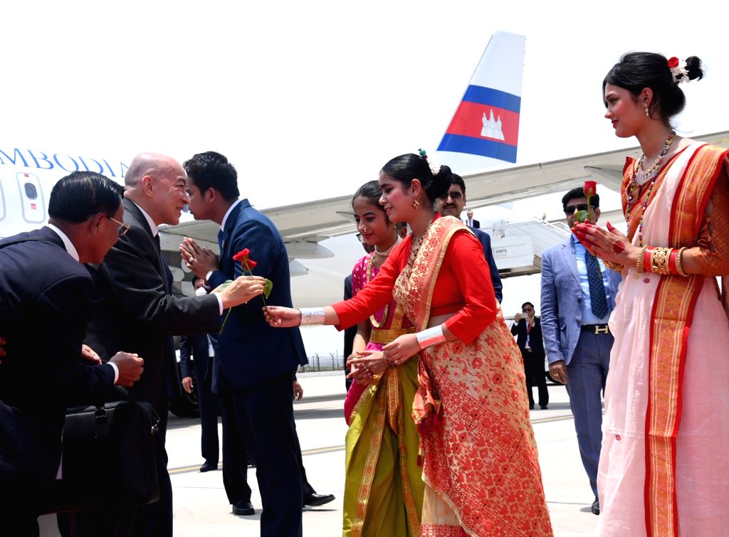 : New Delhi: Cambodian King Norodom Sihamoni being welcomed upon his ...