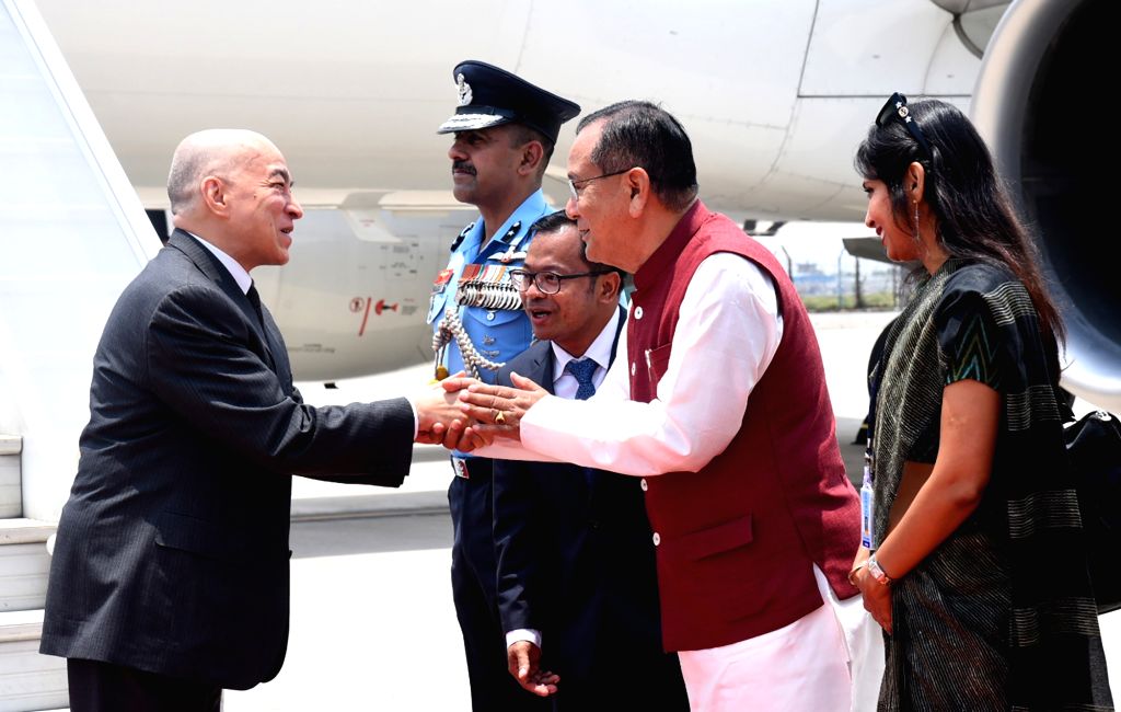 : New Delhi: Cambodian King Norodom Sihamoni being welcomed upon his ...
