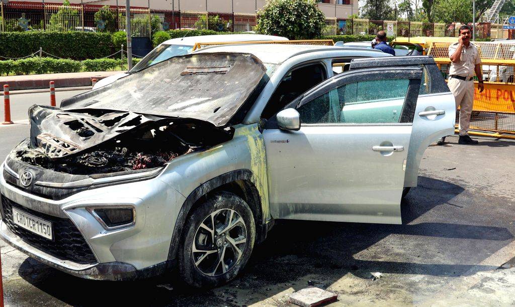 Car Catches Fire Outside Nirman Bhawan