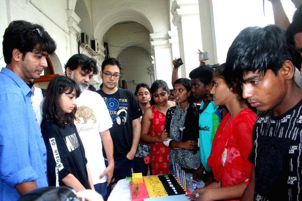 Cast of "Uma" visits Indian Museum