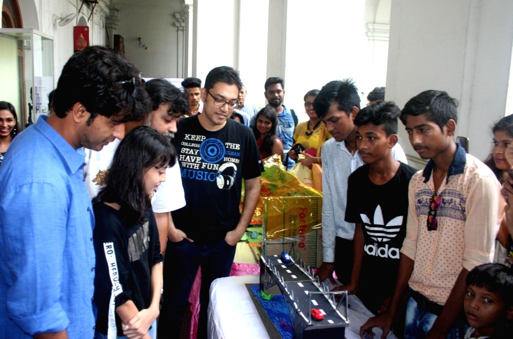 Cast of "Uma" visits Indian Museum