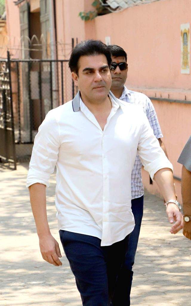 Celebrities Attend Veteran Actor Manoj Kumar S Funeral