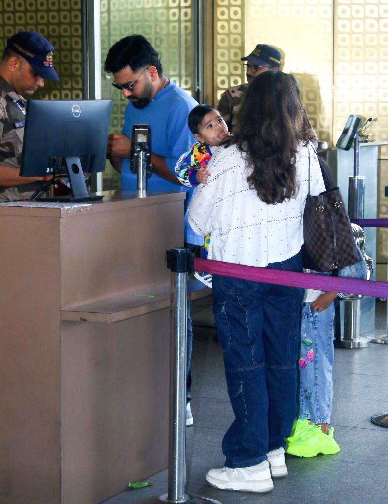 Celebrities spotted at Airport