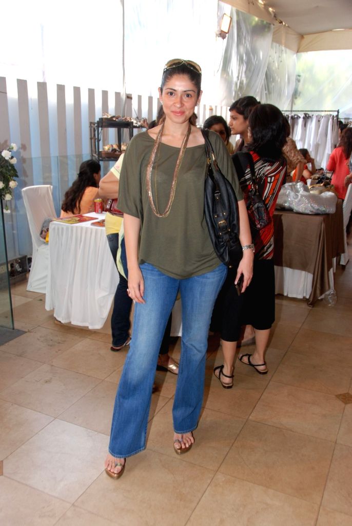 Shilpa Shetty and Amrita Arora at Araish exhibition