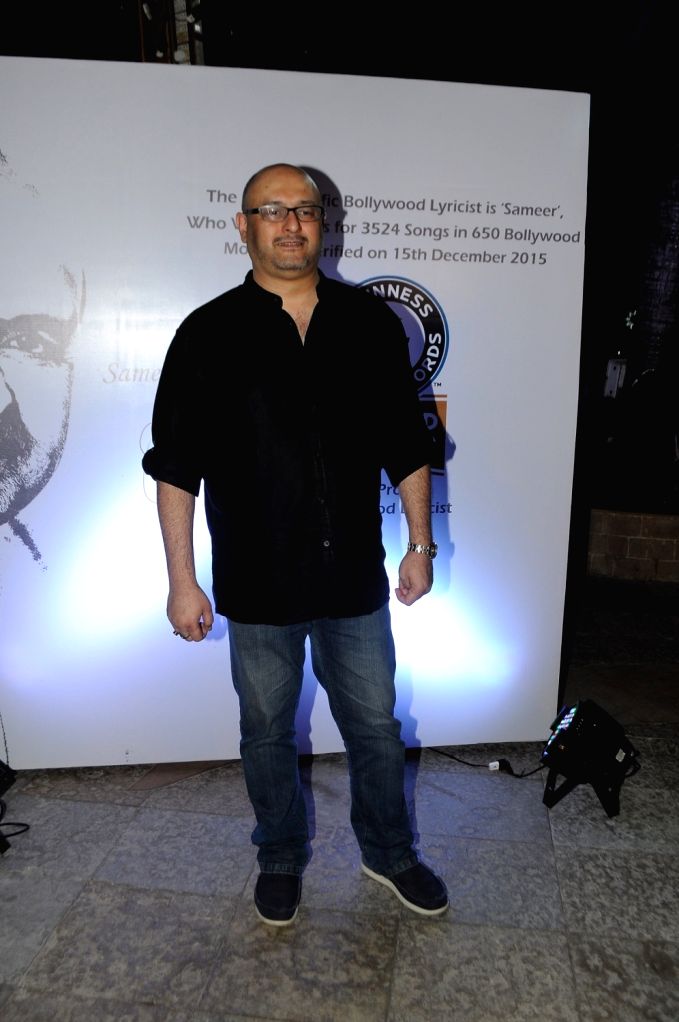 Sameer Anjaan receives the Guinness World Record Certificate