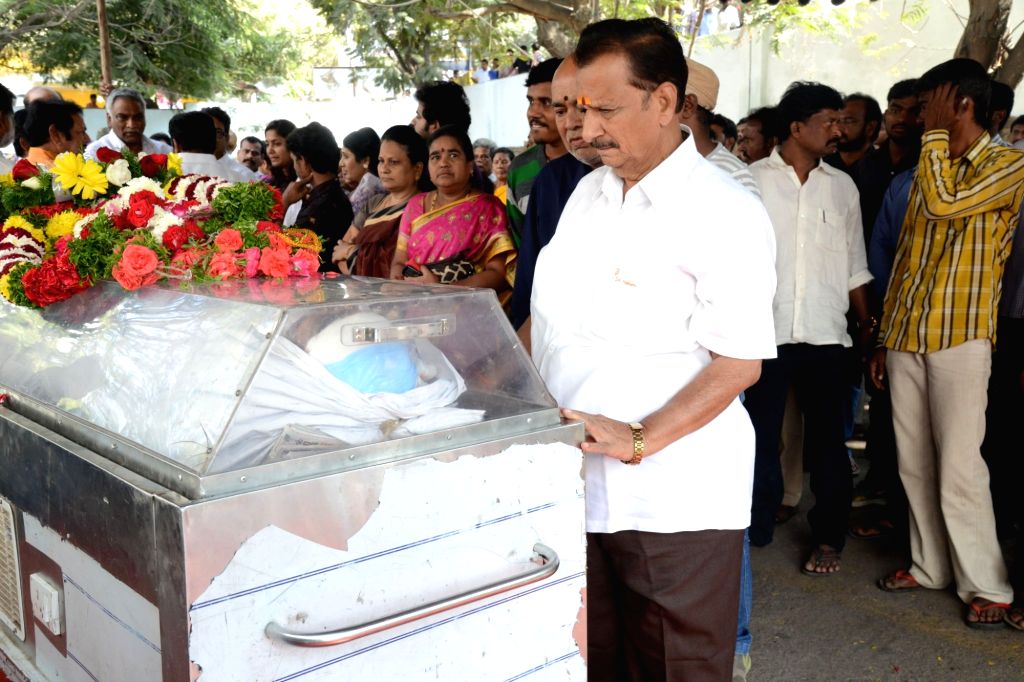 Celebs pay homage to Ranganath