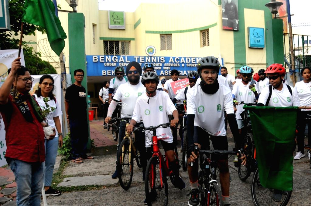 Kolkata : Chairman and Managing Director, HIDCO, Debashis Sen flags off ...