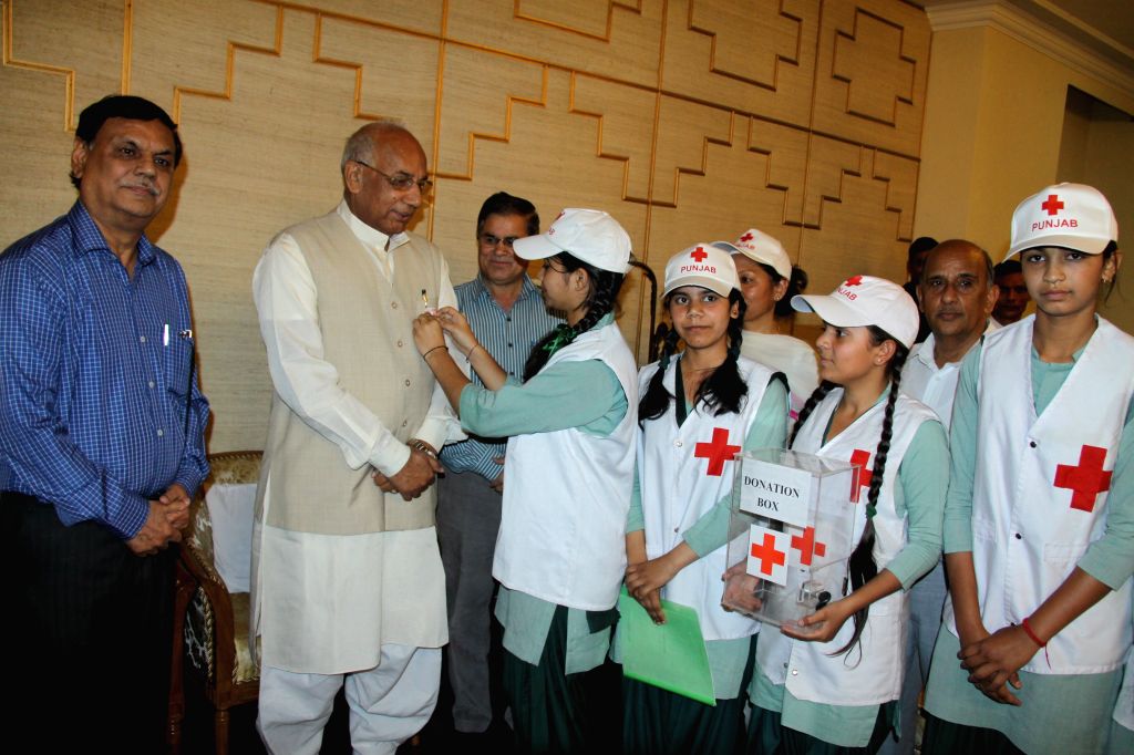 Red Cross Volunteers meets Kaptan Singh Solanki