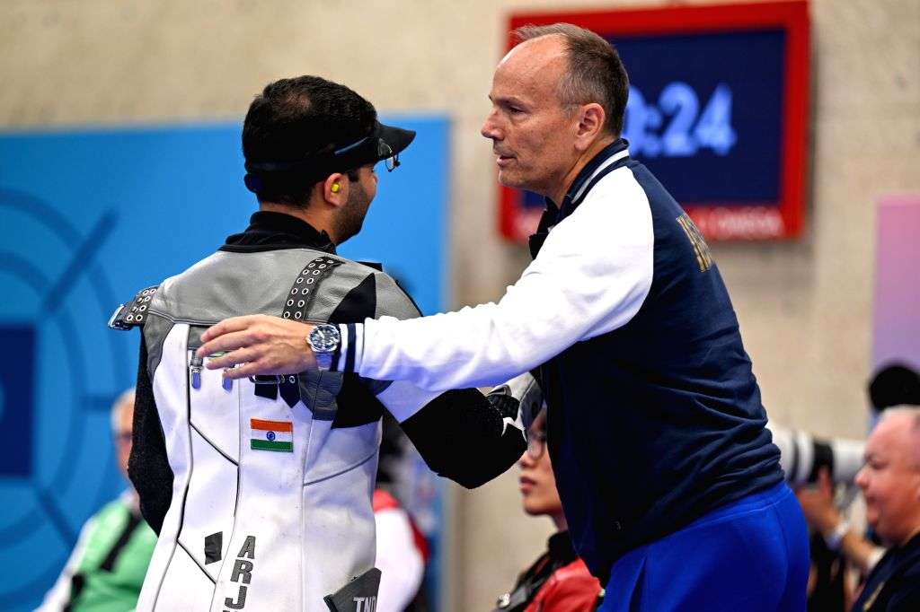 Chateauroux : India's Arjun Babuta competes in the 10m air rifle men's ...