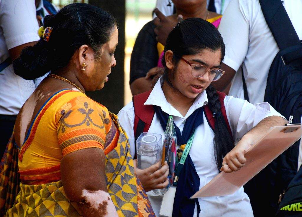Chennai : Students of class 10th before appearing in the Central Board ...