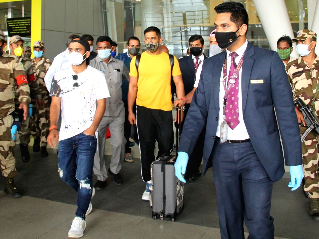 Dhoni arrives in Chennai to join CSK camp
