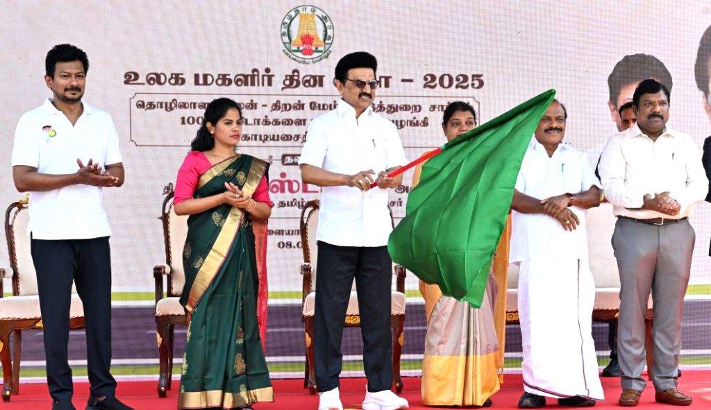 TN CM Flags Off Women's Autos