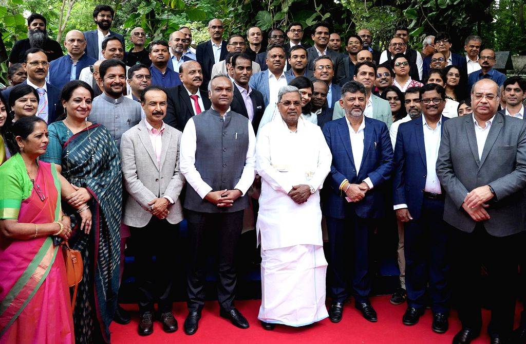 Chief Minister of Karnataka Siddaramaiah, Deputy Chief Minister DK ...