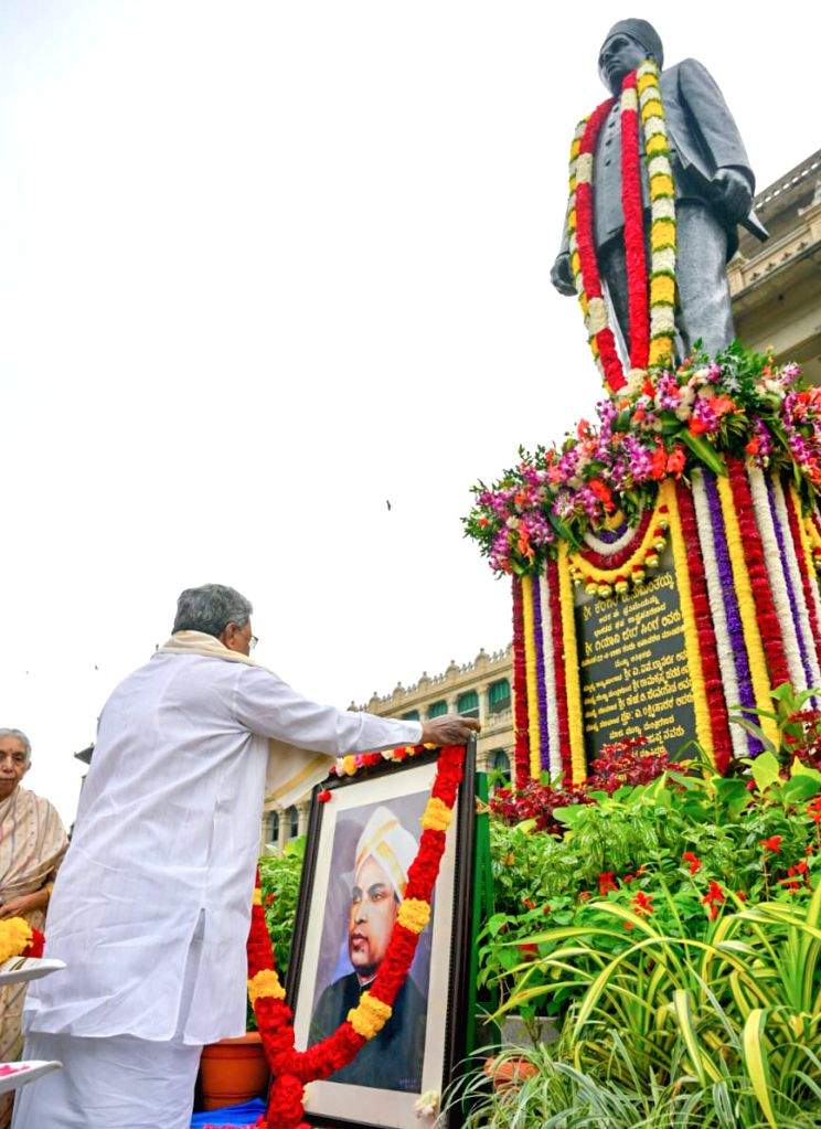 Chief Minister of Karnataka Siddaramaiah pays floral tributes to former ...
