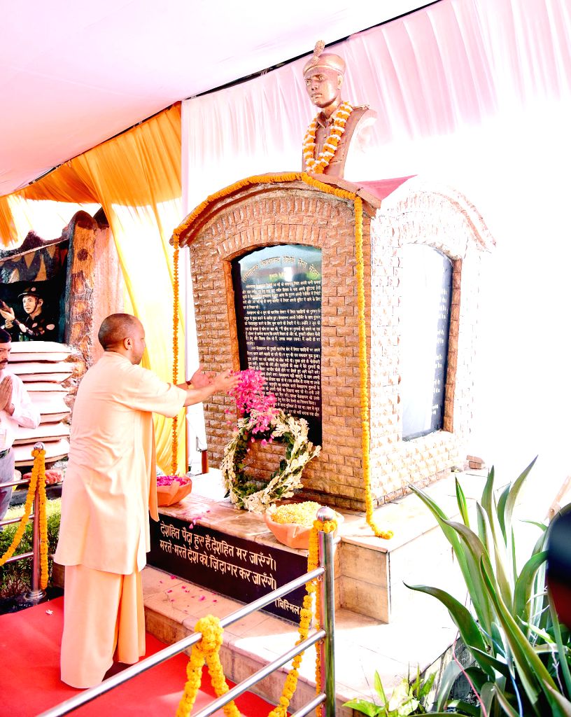 Chief Miniter of Uttar Pradesh, Yogi Adityanath pays homage War martyrs
