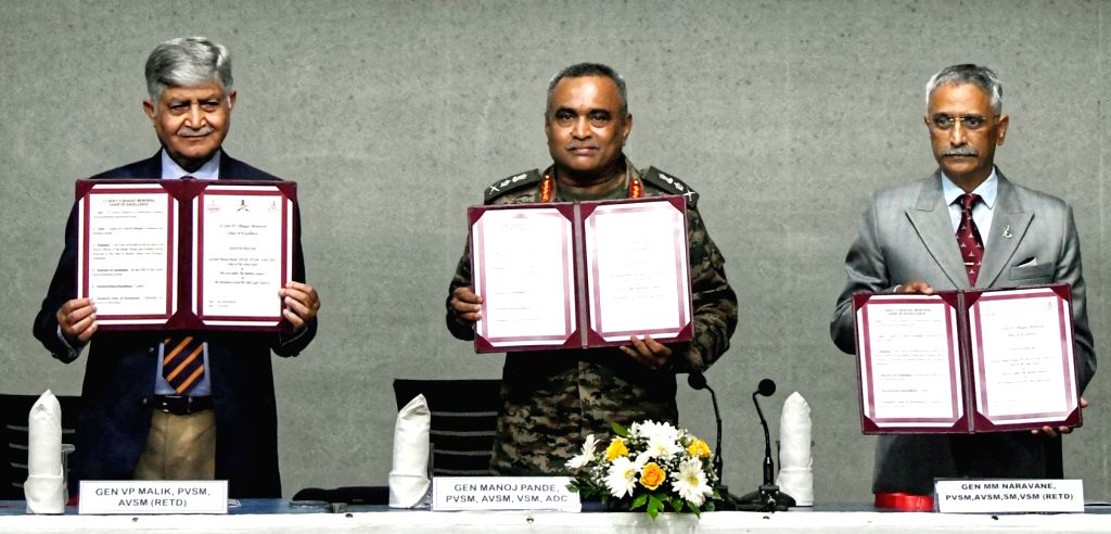 Chief of Army Staff, General Manoj Pande along with former Chief of ...