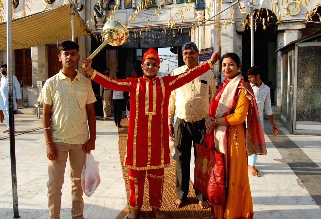 Devotees throng Bara Hanuman Temple on the first day of Navaratri