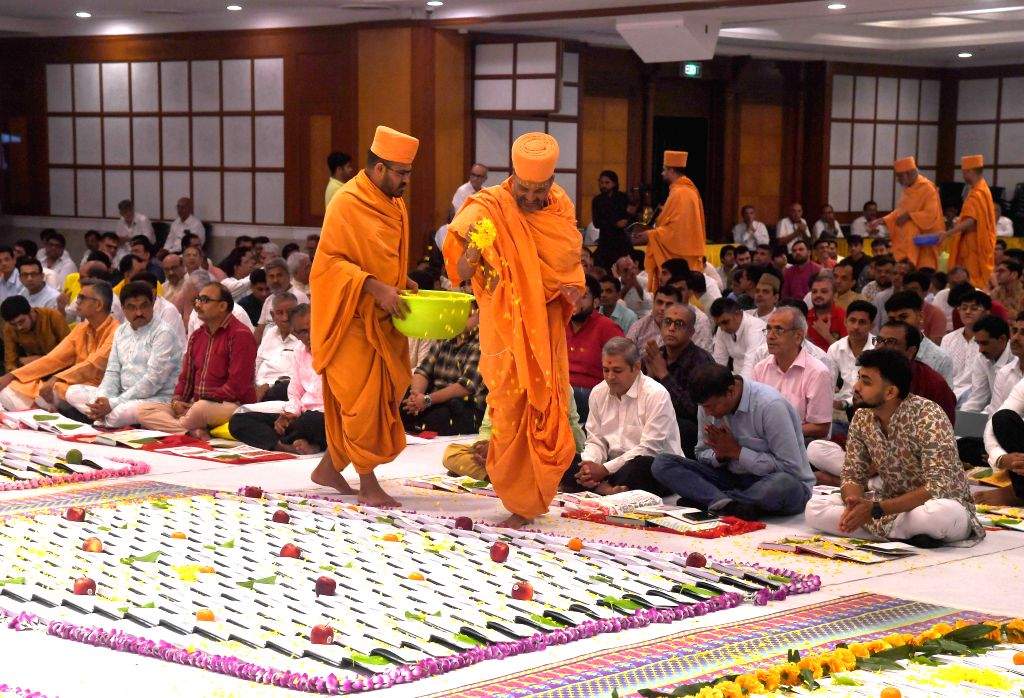 Chopda Pooja celebrated at Swaminarayan Temple