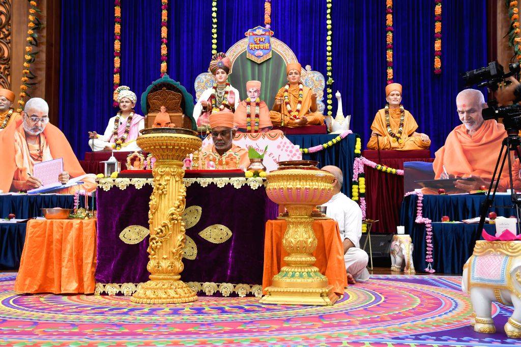Chopda Pooja celebrated at Swaminarayan Temple