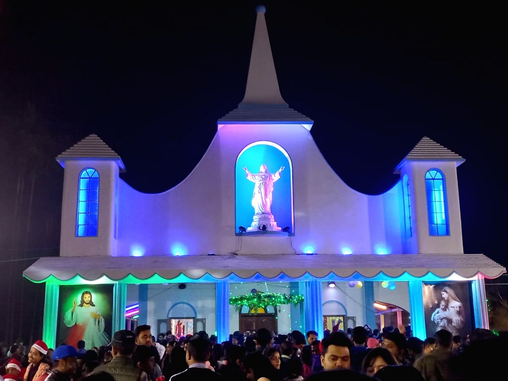 Free Photo : Christmas zeal returns to NE India after 2 yrs of Covid ...