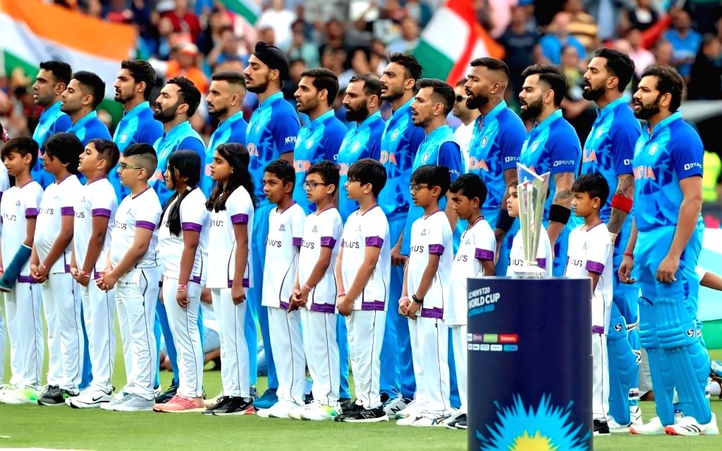 Free Photo : CLOSE-IN: India's cricket loss is a 'Messi' affair