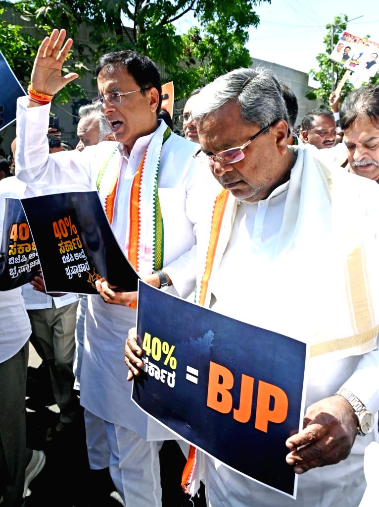 CLP Leader Siddaramaiah and Karnataka in-charge Randeep Singh Surjewala ...