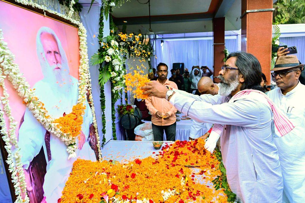 CM Hemant Soren and MP Kalpana Soren Pays Homage