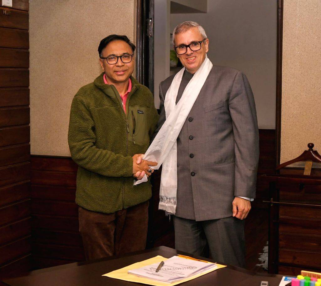 CM Omar Abdullah meets Haji Mohmad Haneefa Jan