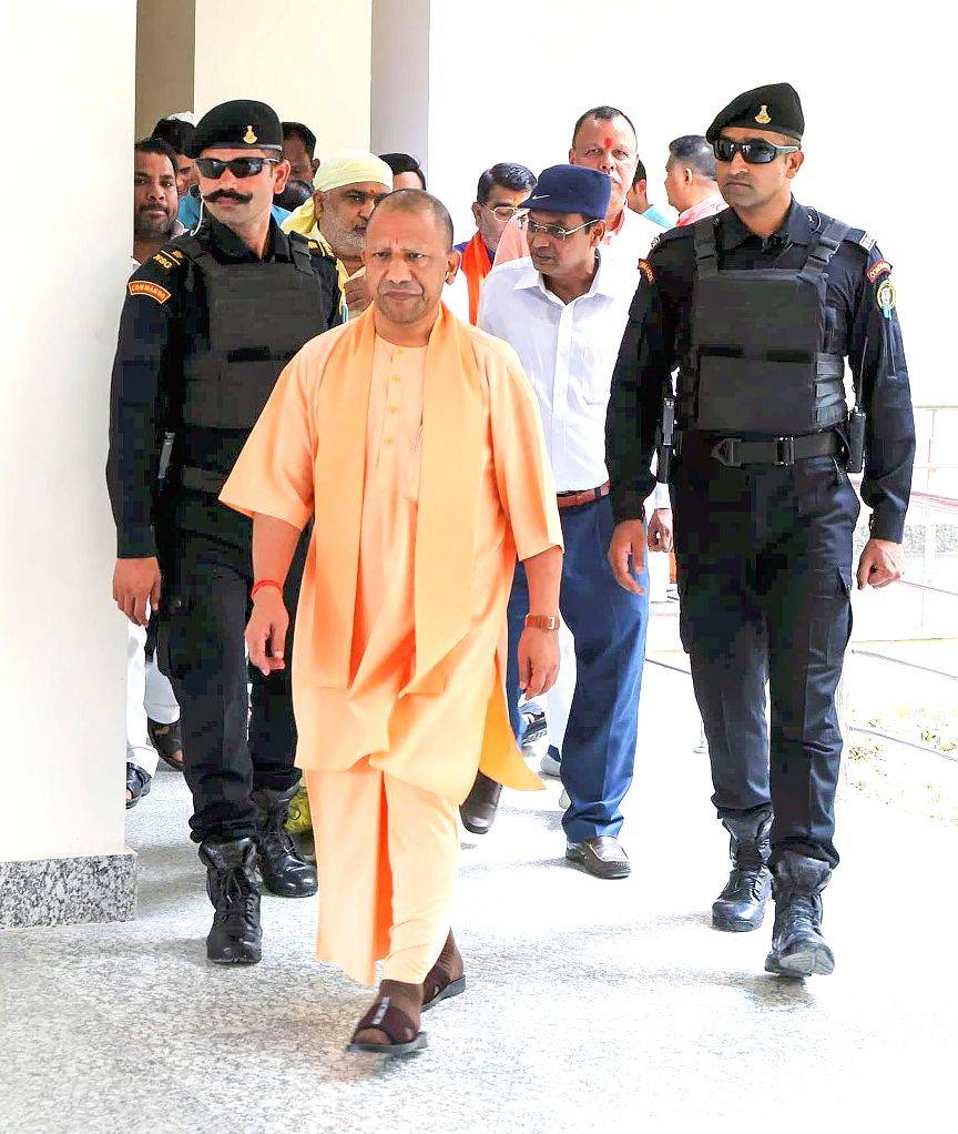 CM Yogi Inspects Venue Ahead of President Murmu’s Visit