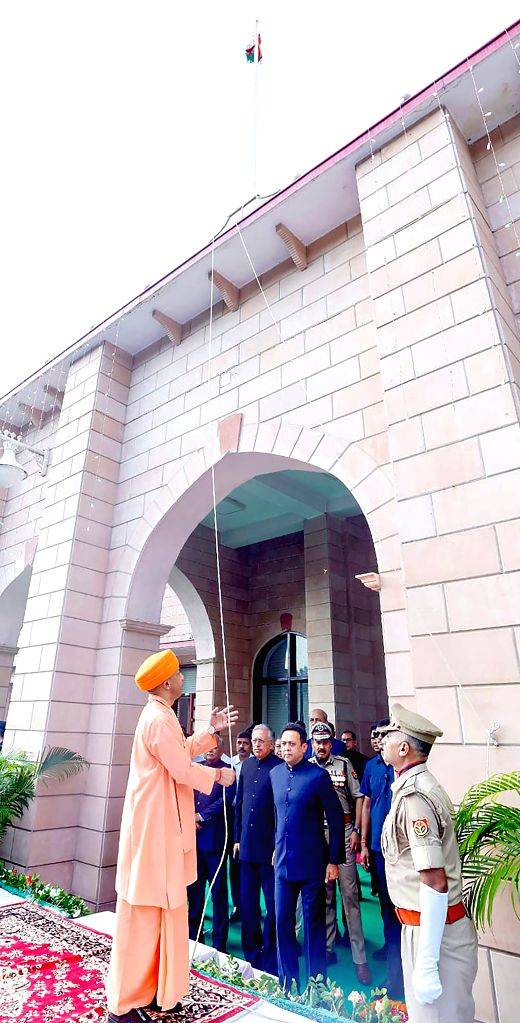 CM Yogi Pays Tribute on Independence Day
