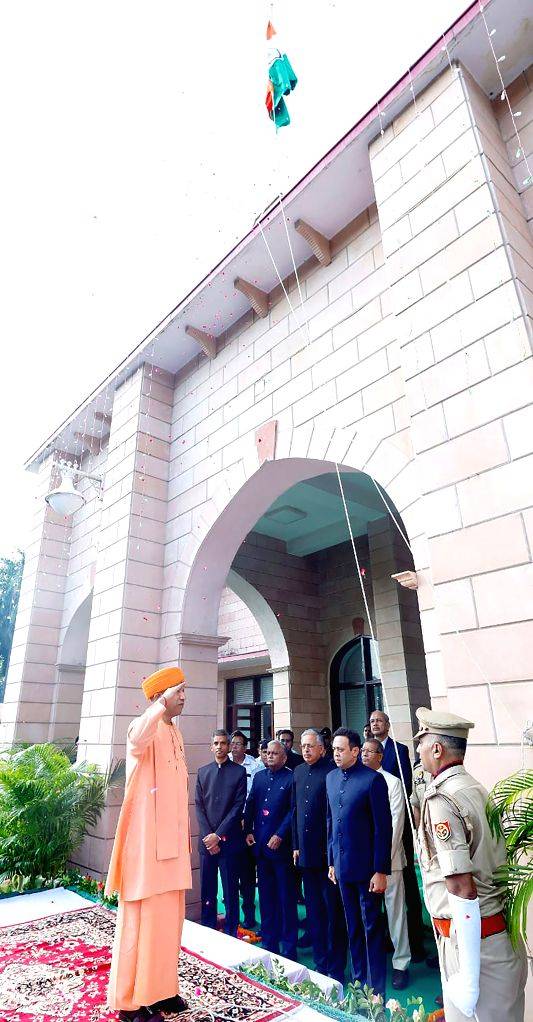 CM Yogi Pays Tribute on Independence Day