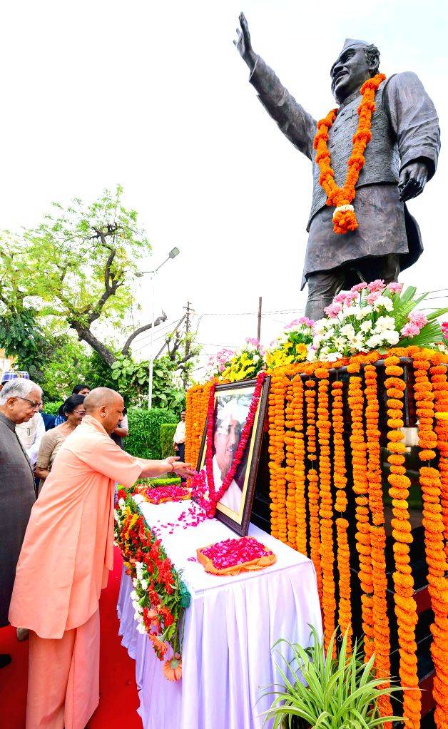 CM Yogi pays tribute to Hemvati Nandan Bahuguna in Lucknow
