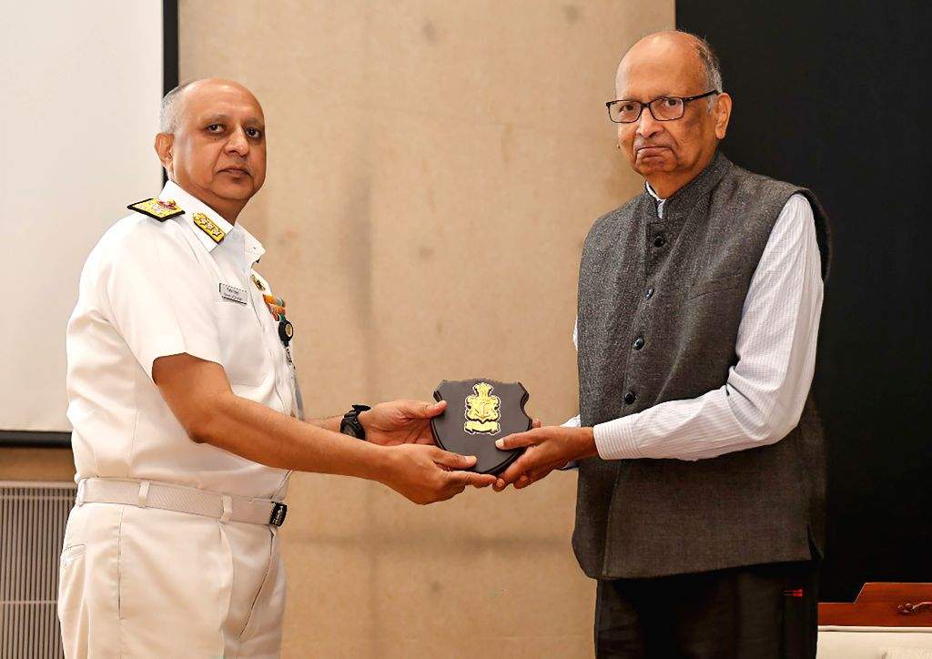 Cmde Paulraj addresses senior officers of the Indian Defence Forces