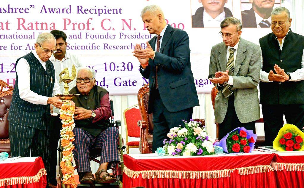 CNR Rao Receives Shivashree Award