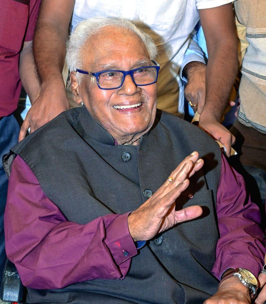 CNR Rao Receives Shivashree Award