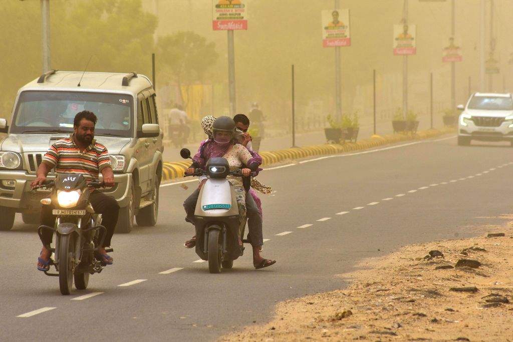Commuters Navigate Dust Storm