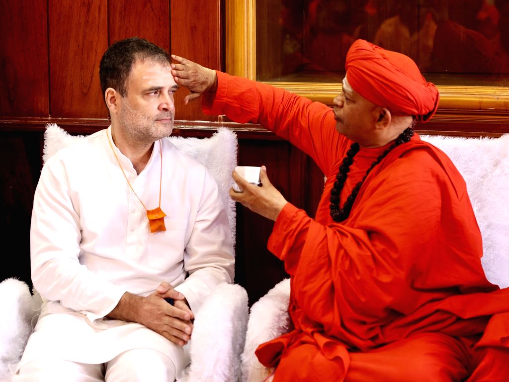 Free Photo:Cong focuses on Lingayat vote bank; Rahul Gandhi gets 'Linga ...