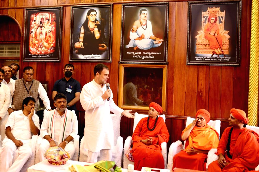 Free Photo:Cong focuses on Lingayat vote bank; Rahul Gandhi gets 'Linga ...