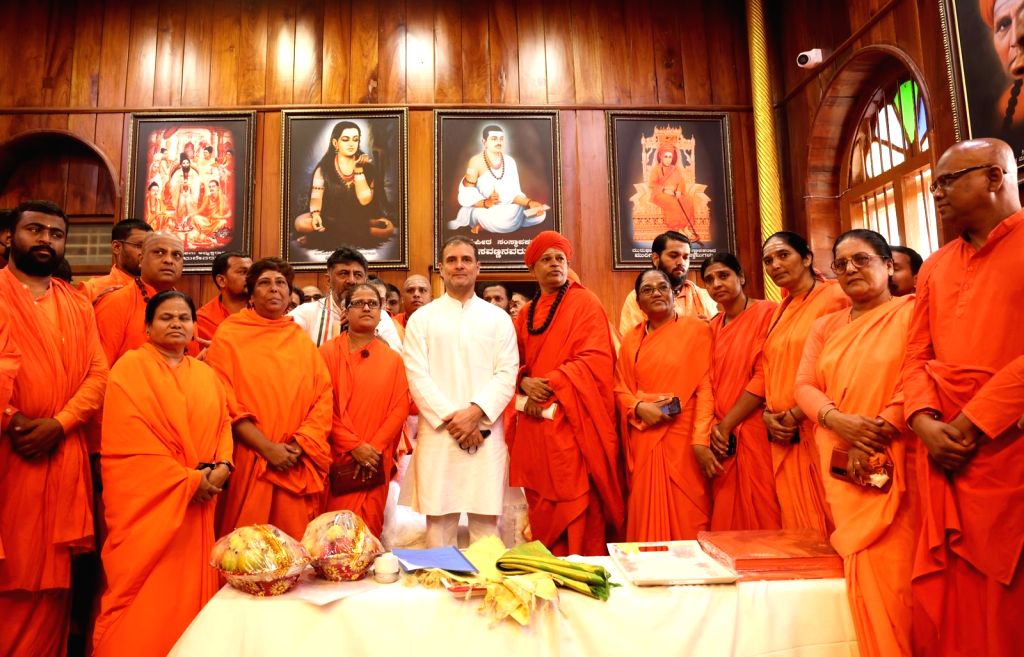 Free Photo:Cong focuses on Lingayat vote bank; Rahul Gandhi gets 'Linga ...