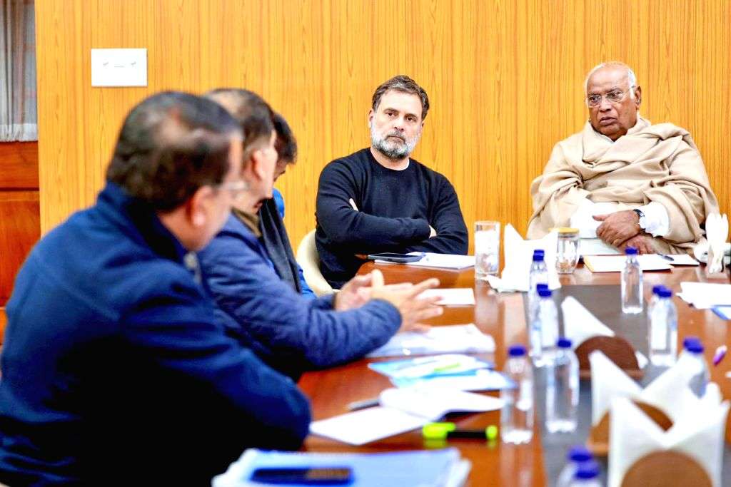 Congress Leadership Meets MP Leaders