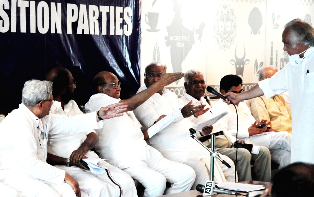 Congress leader Jairam Ramesh gives a mike to NCP chief Sharad Pawar