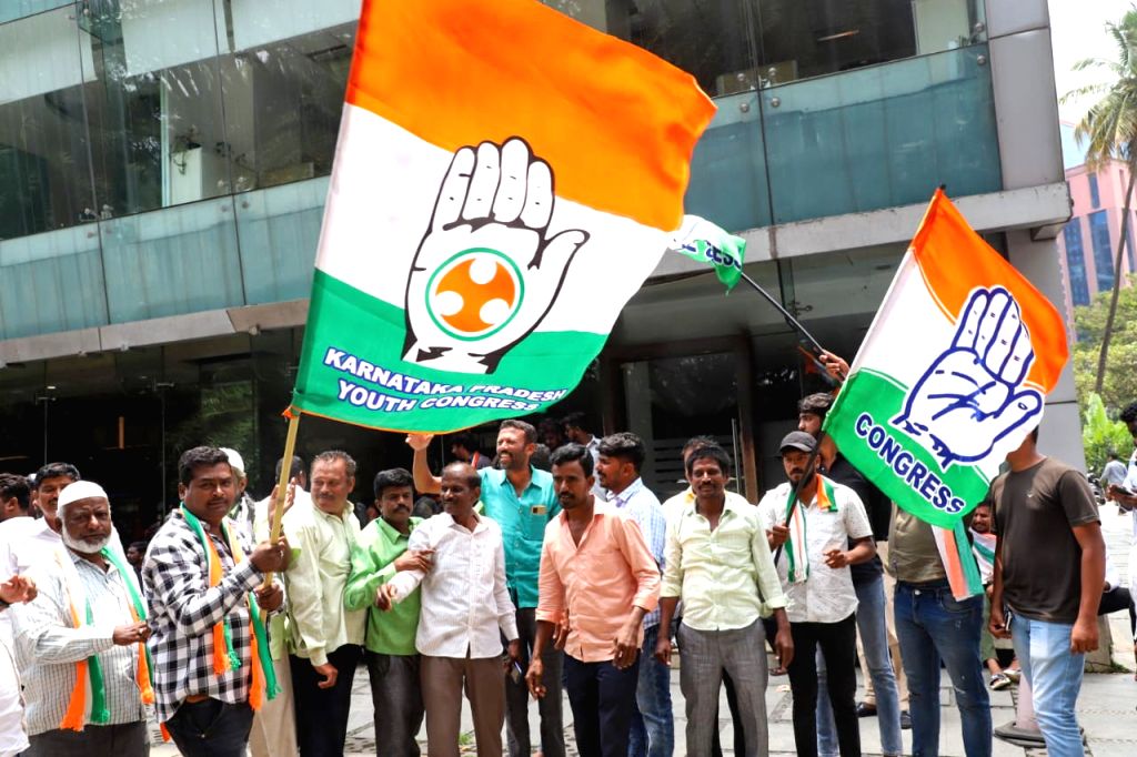 Bengaluru : Congress leaders and workers celebrate at the party office