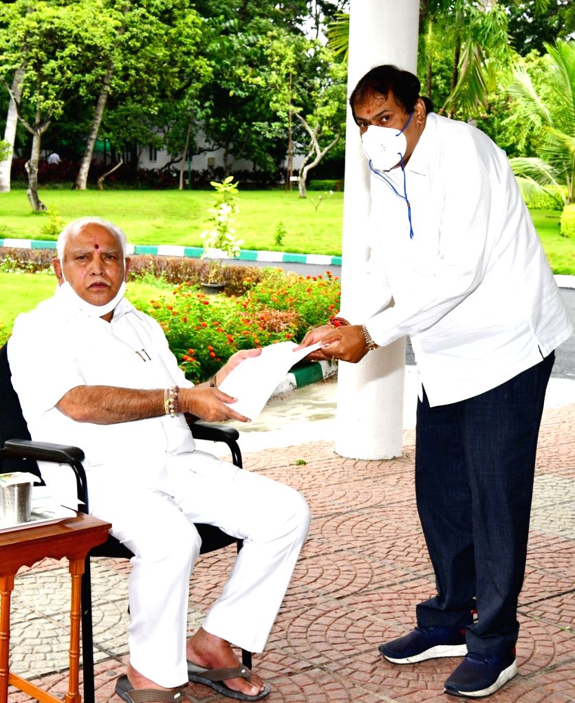 Akhanda Srinivas Murthy meets Yediyurappa
