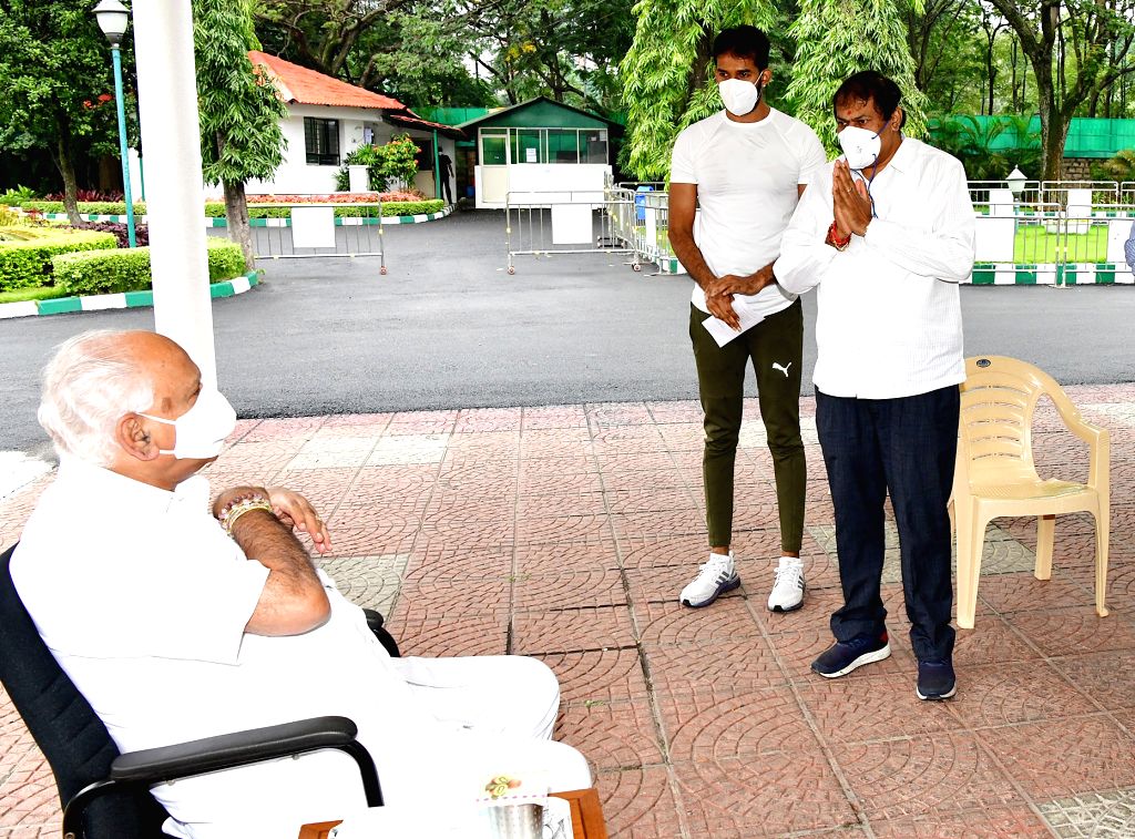 Akhanda Srinivas Murthy meets Yediyurappa